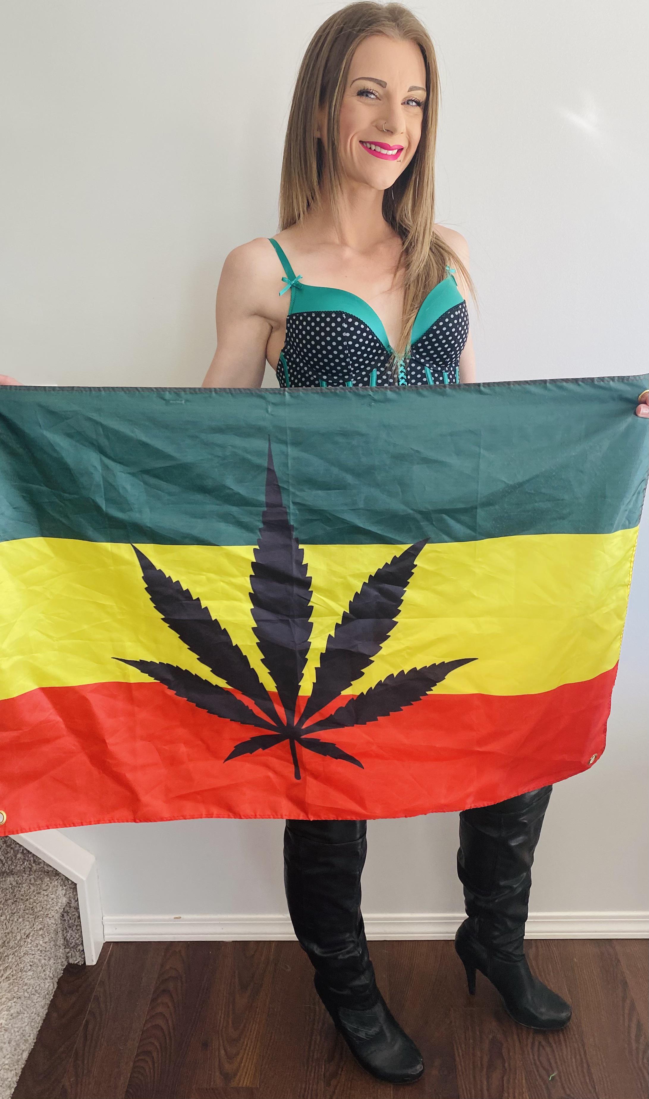 HAPPY 420! 💚🍀 | Scrolller