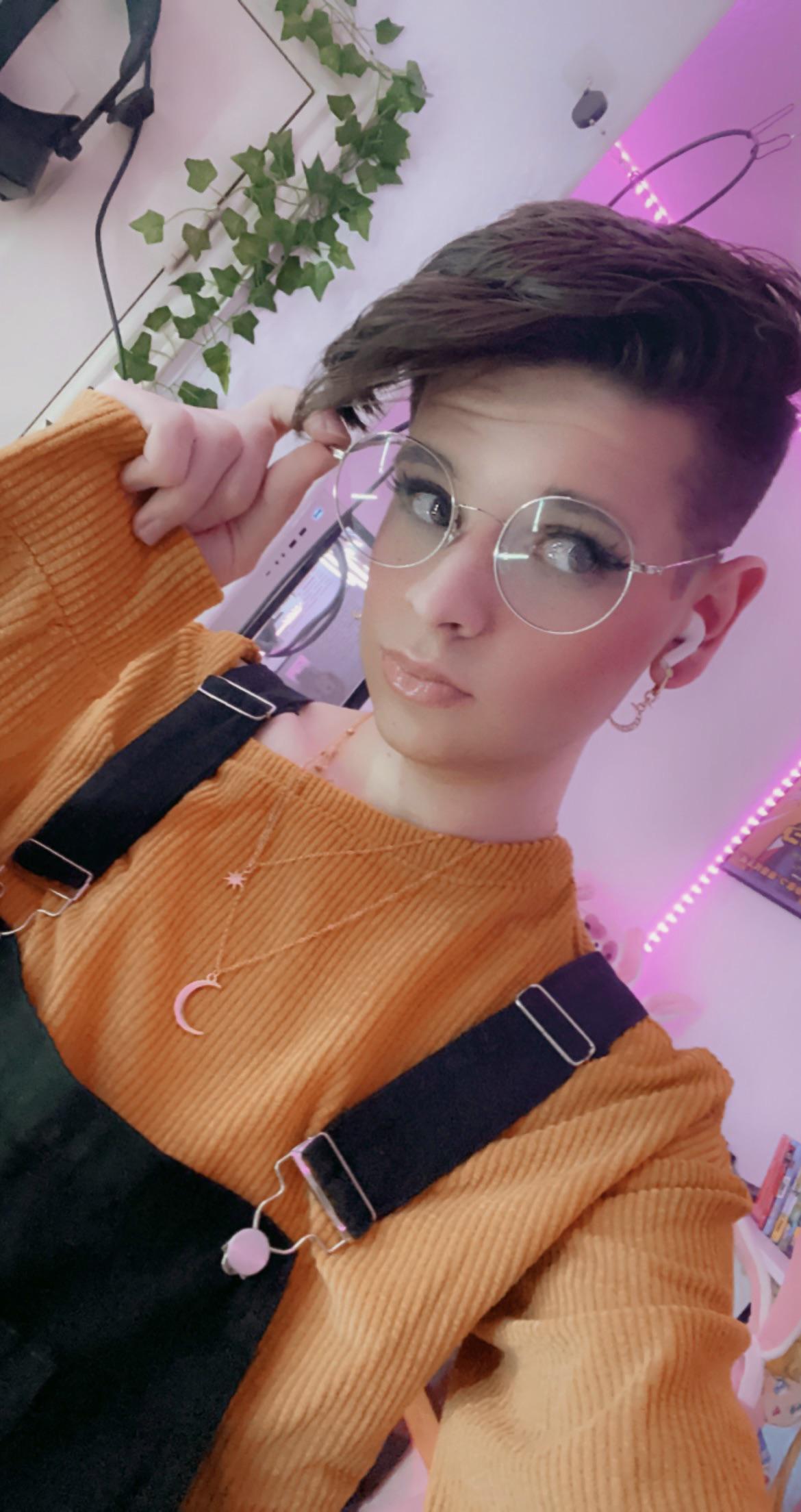 Happy Femboy Friday! Going back to college next week so hopefully that goes well 😅 | Scrolller