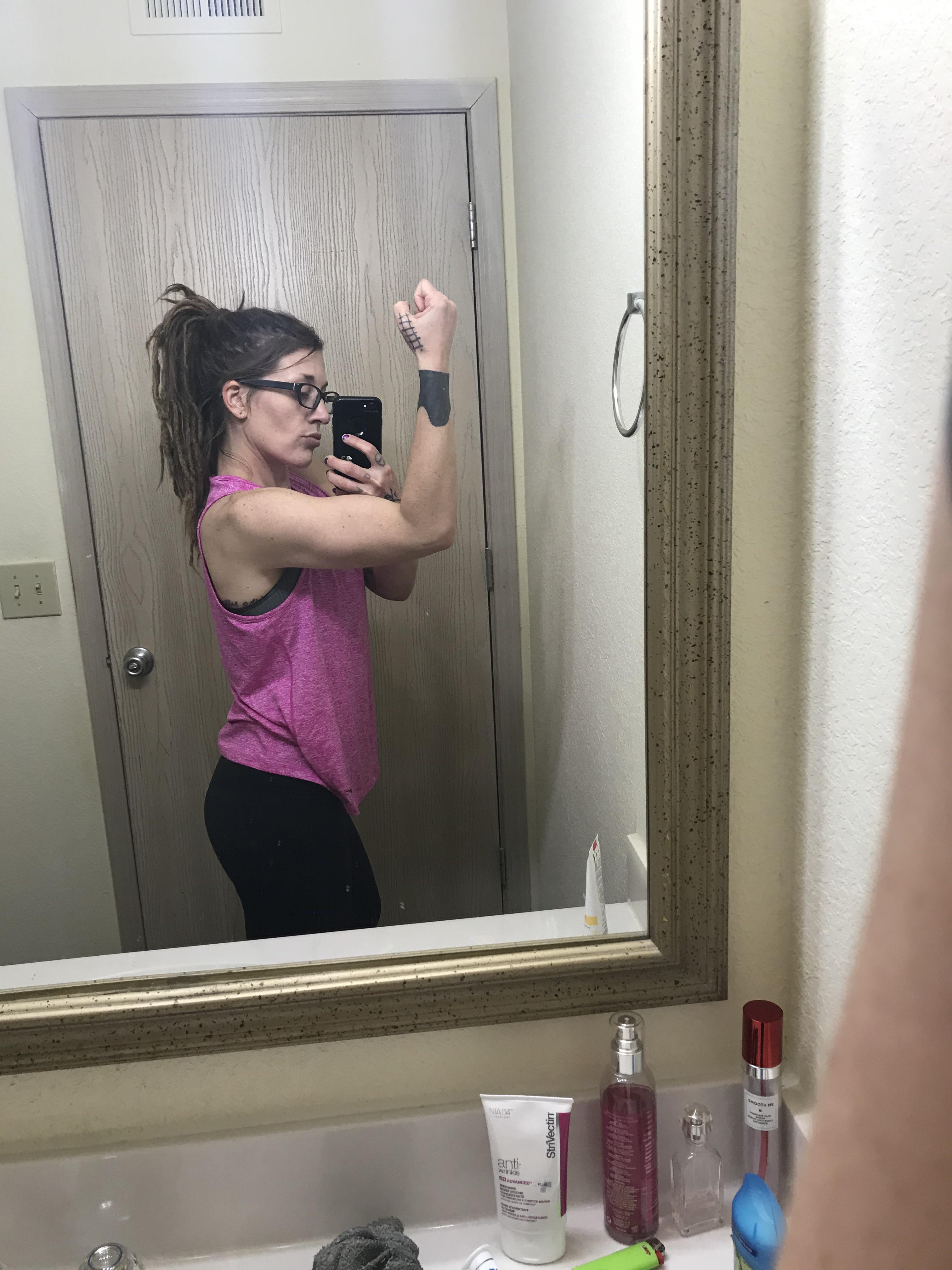 Happy flex it Friday y’all!! Killed chest and arms today 💚💚💚💚 | Scrolller