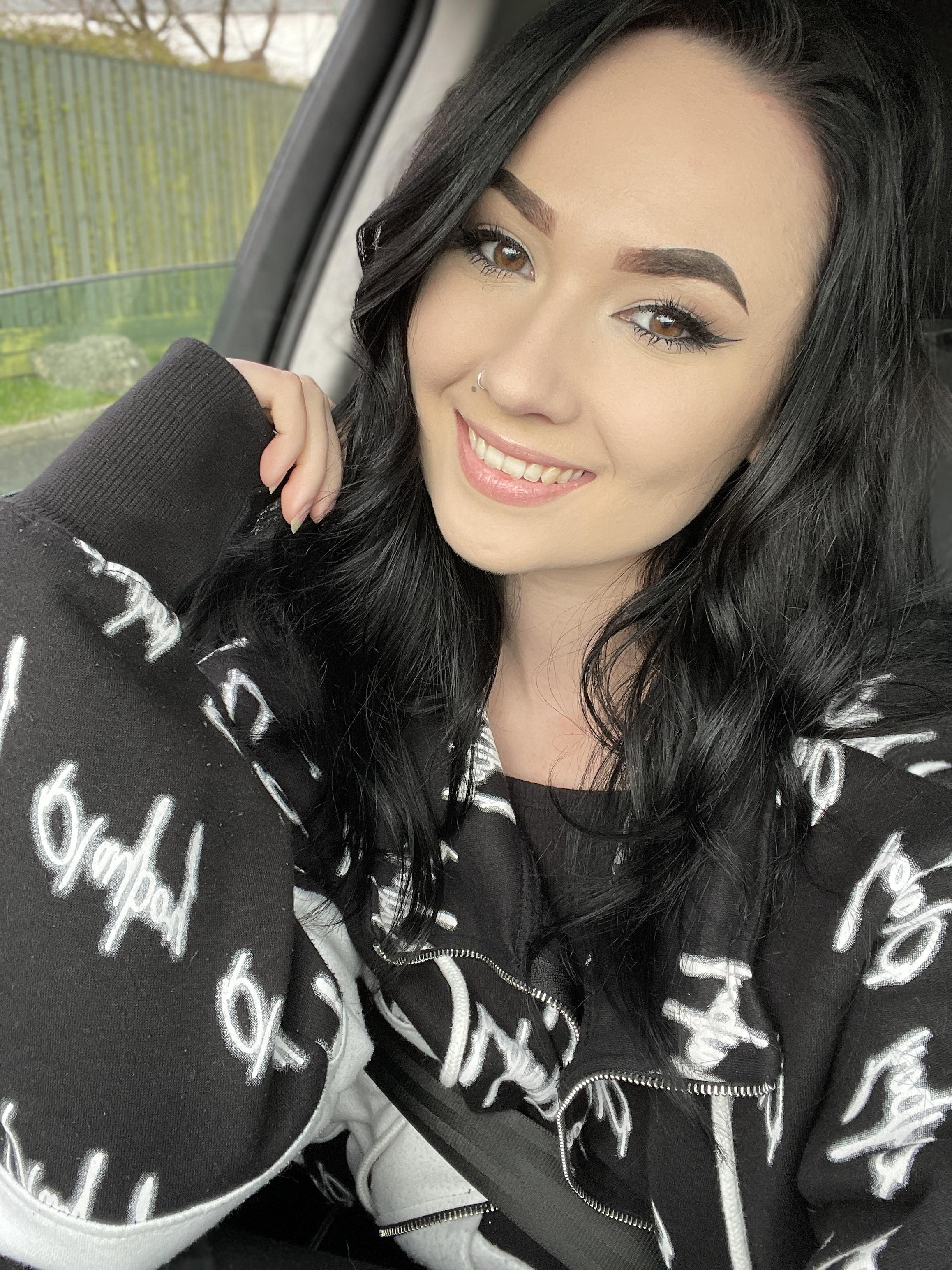 Happy Friday from this extremely tired girl 🥰 | Scrolller