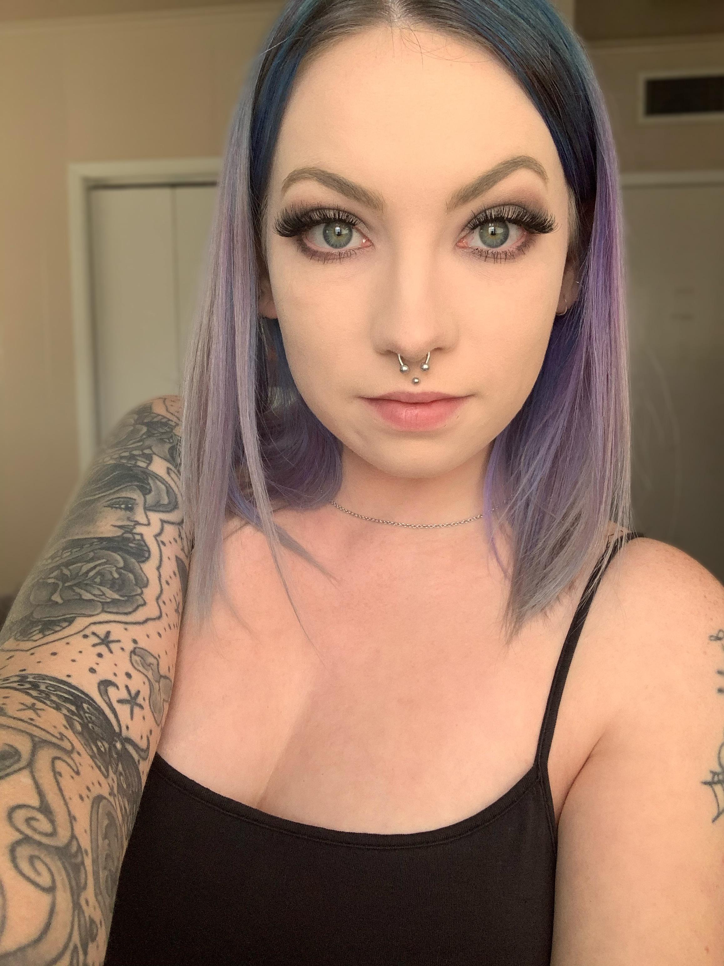 happy friday! hope you all have a great weekend :) | Scrolller