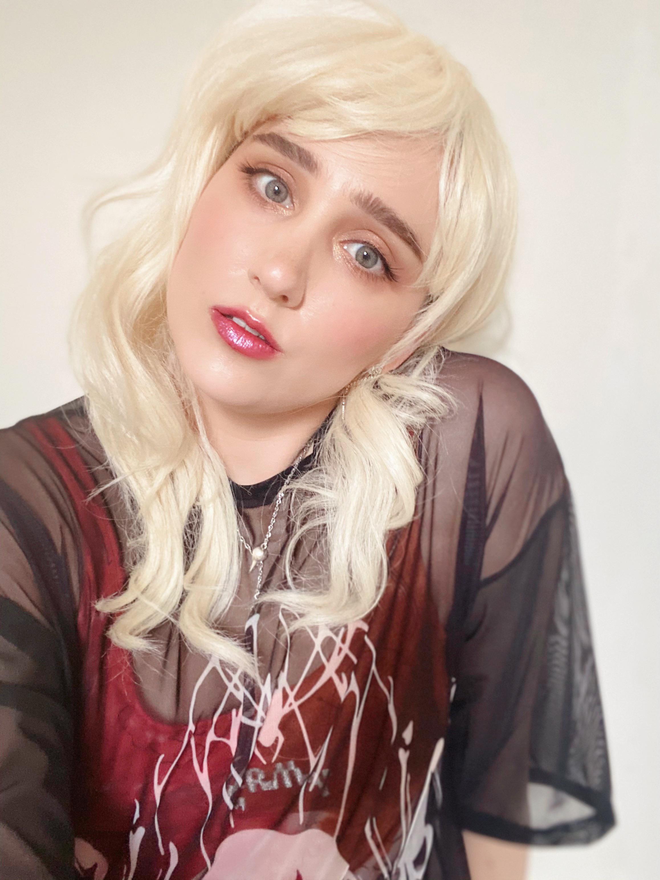 Happy Friday 🌸(Over 18) | Scrolller