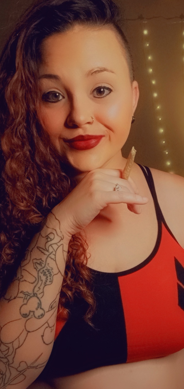 Happy Friday. Wishing I had a smoke buddy 😜 | Scrolller