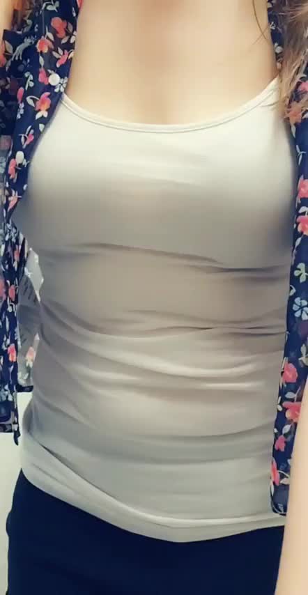 Happy humpday everyone! Who wants to hump after work? [F] | Scrolller