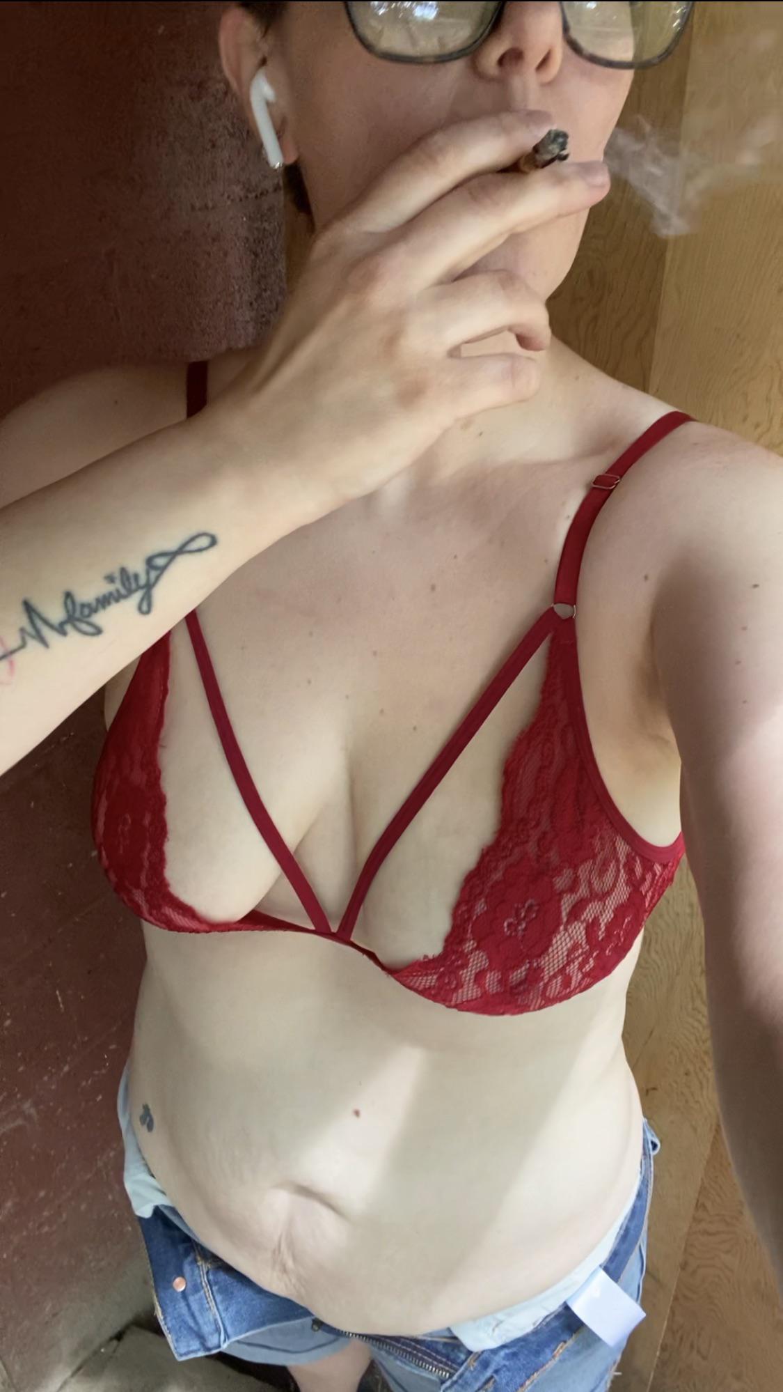 Does daddy wanna smoke this 32 mil[f]? | Scrolller