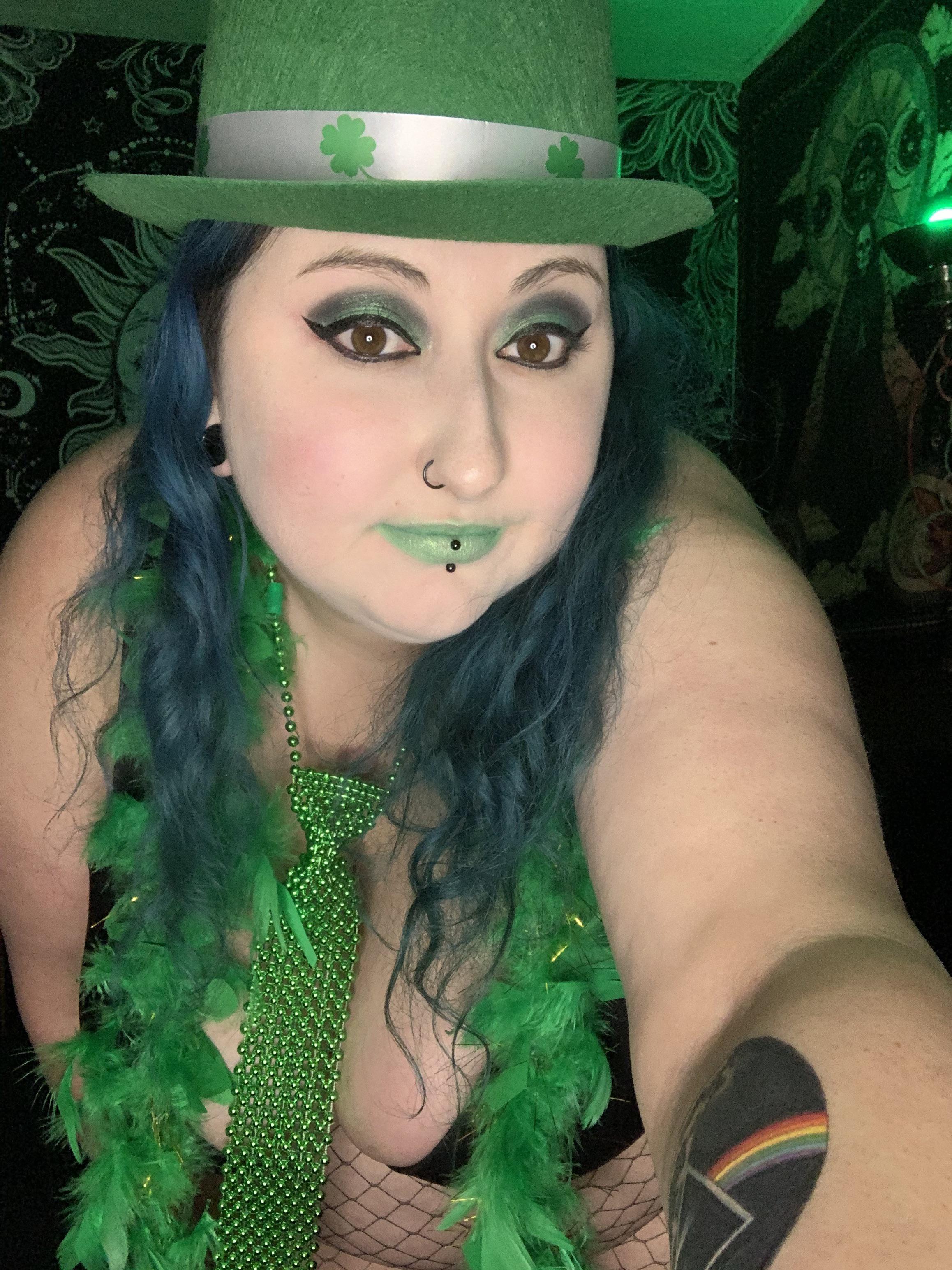 Happy St. Patty’s Day!☘️ Come check out my full photo/video shoot🌈☘️ Link in comments👇🏻 | Scrolller