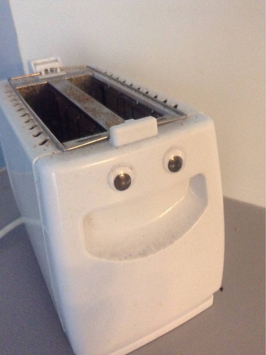 Happy toaster! | Scrolller