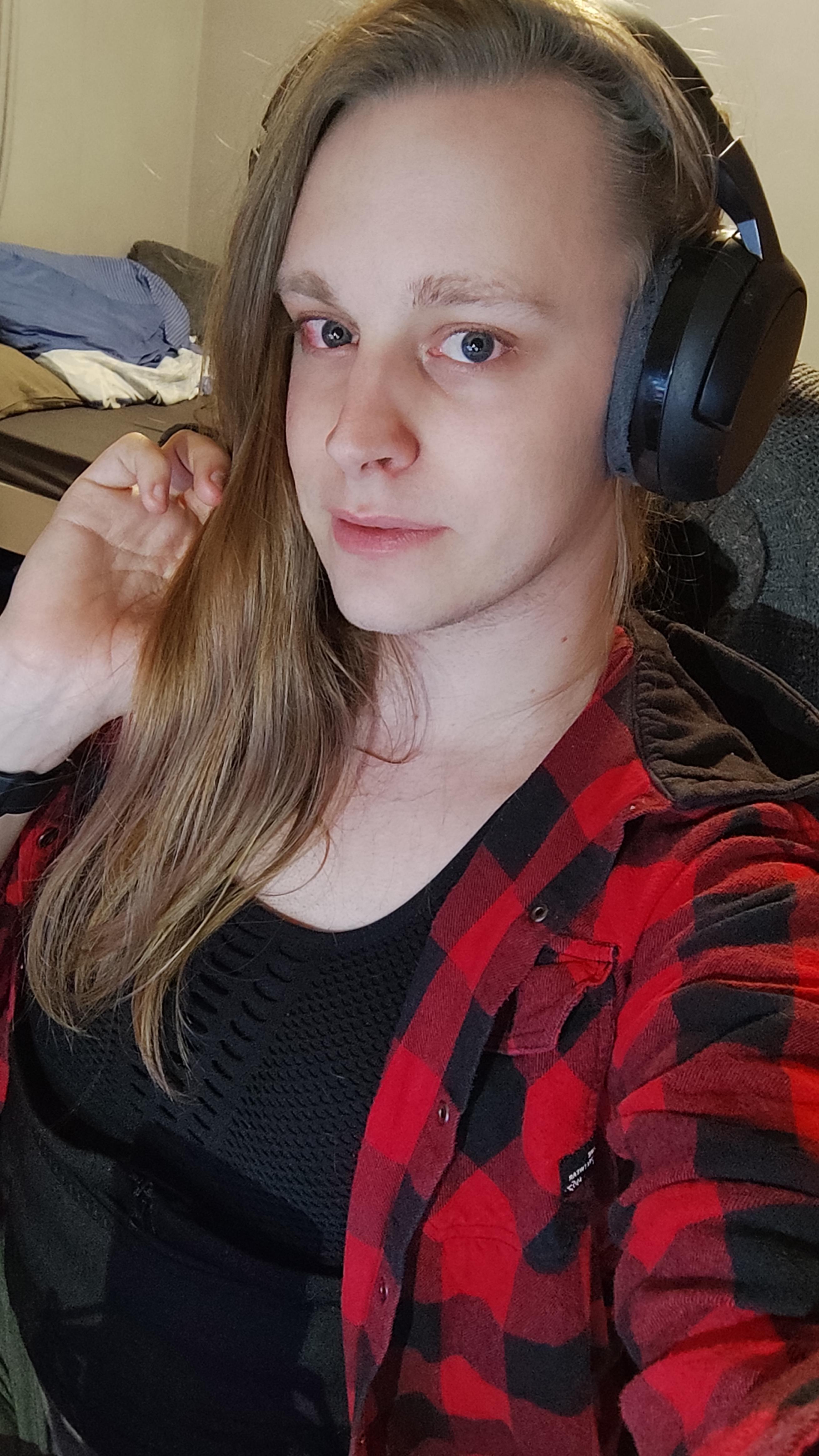 Happy Tuesday everyone! :3 | Scrolller