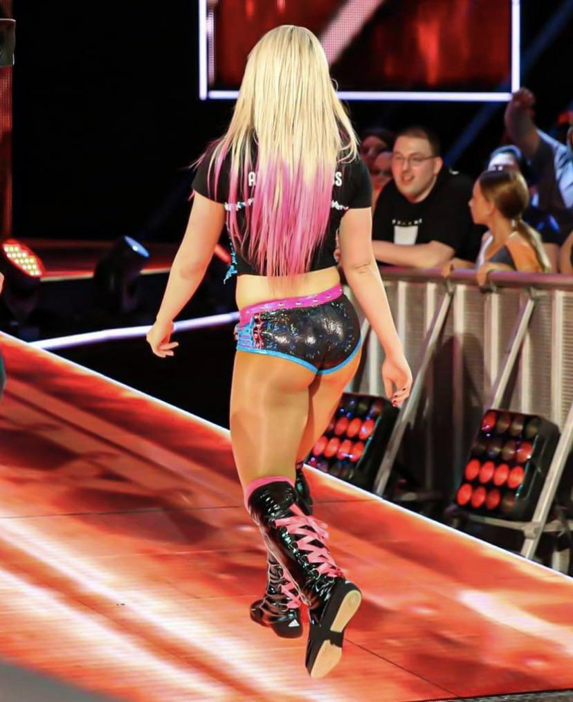 Hate to see her go.. but I love to watch her leave | Scrolller