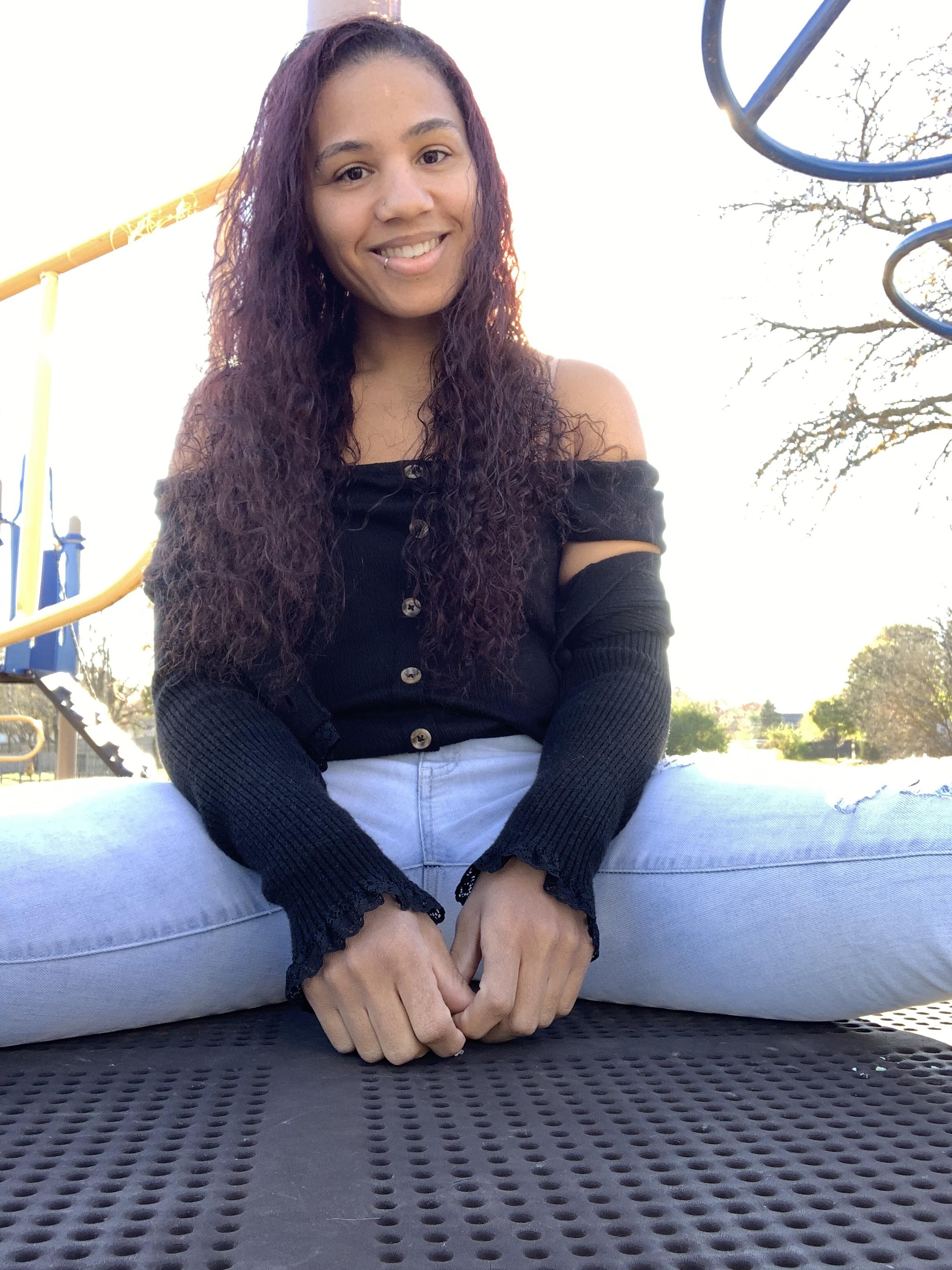 Have a good day 😁 {selfie timer 34/f} | Scrolller