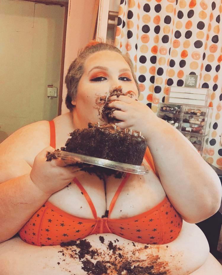Have your cake and devour it!🐷 | Scrolller