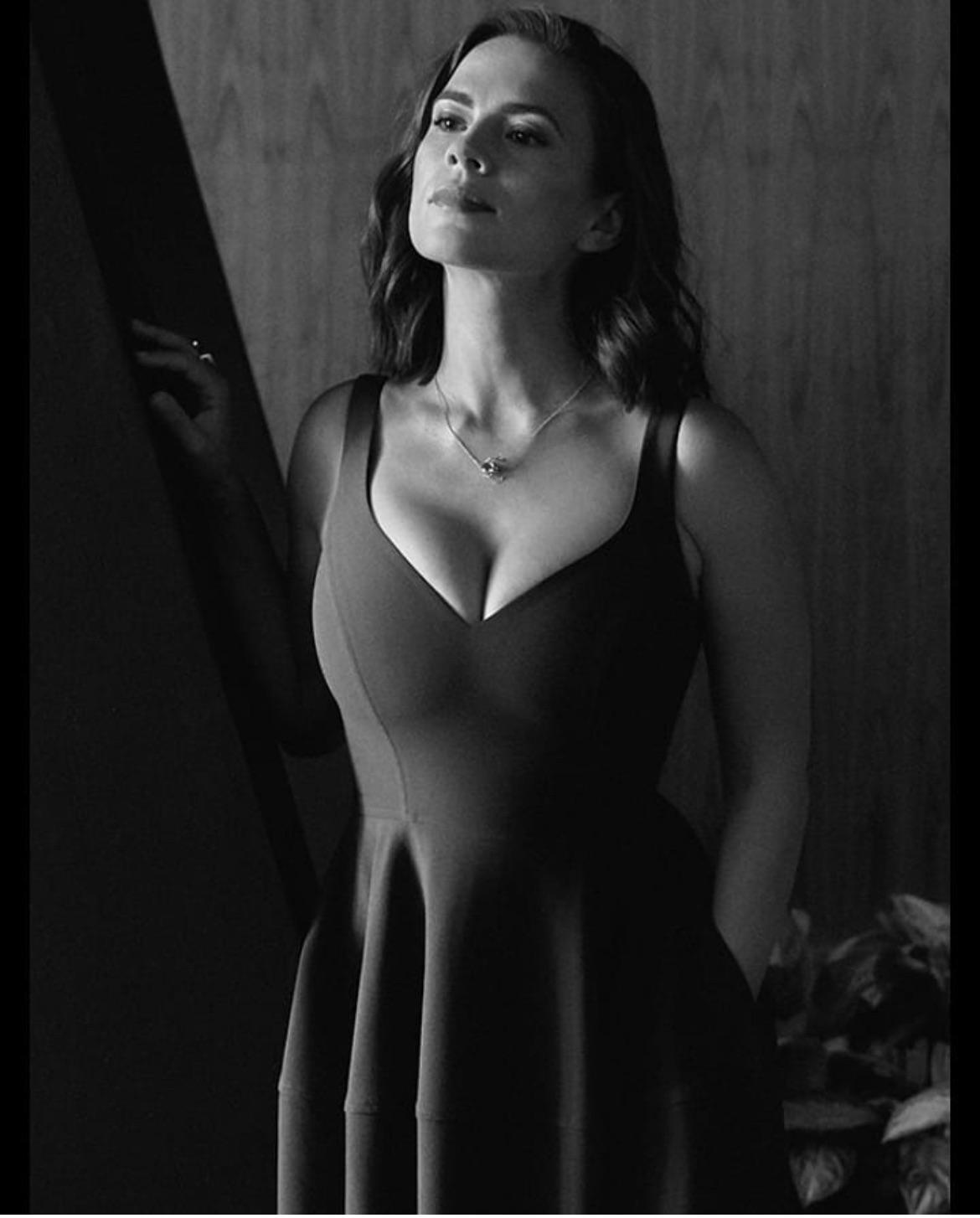 Hayley Atwell And Those Perfect Tits Scrolller