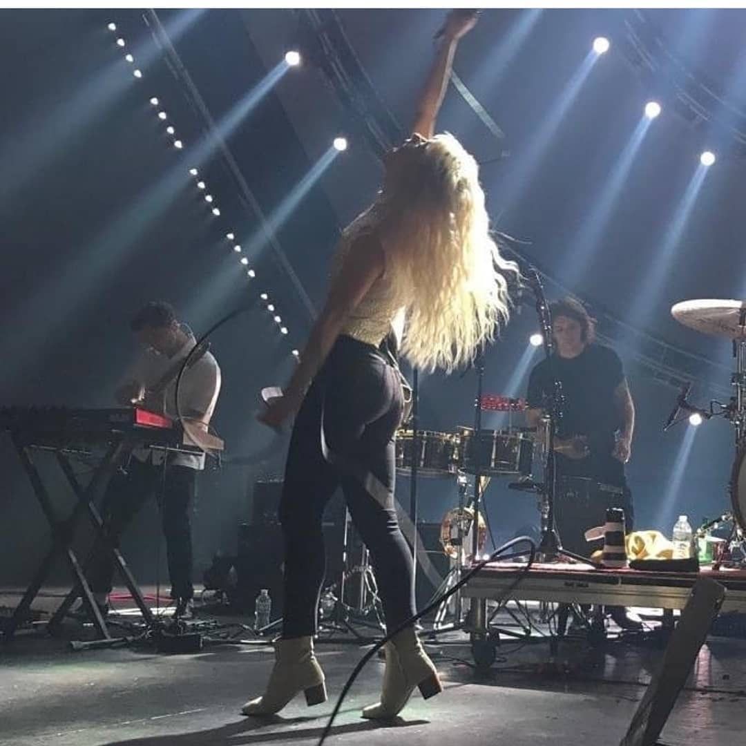 Hayley Williams Scrolller