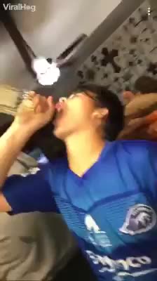 The man's reaction | Scrolller