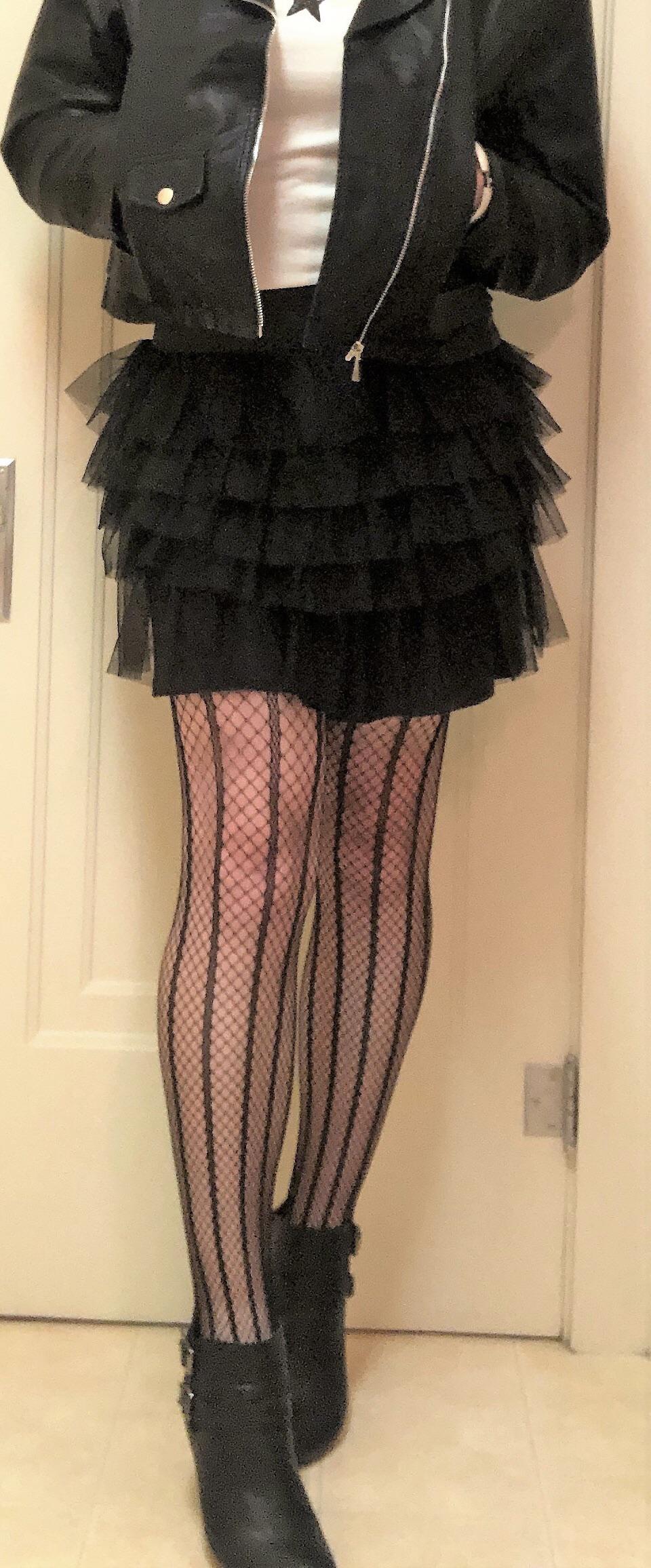 He took this pic of me at the hotel room just before an amazing evening last winter 🤤 | Scrolller