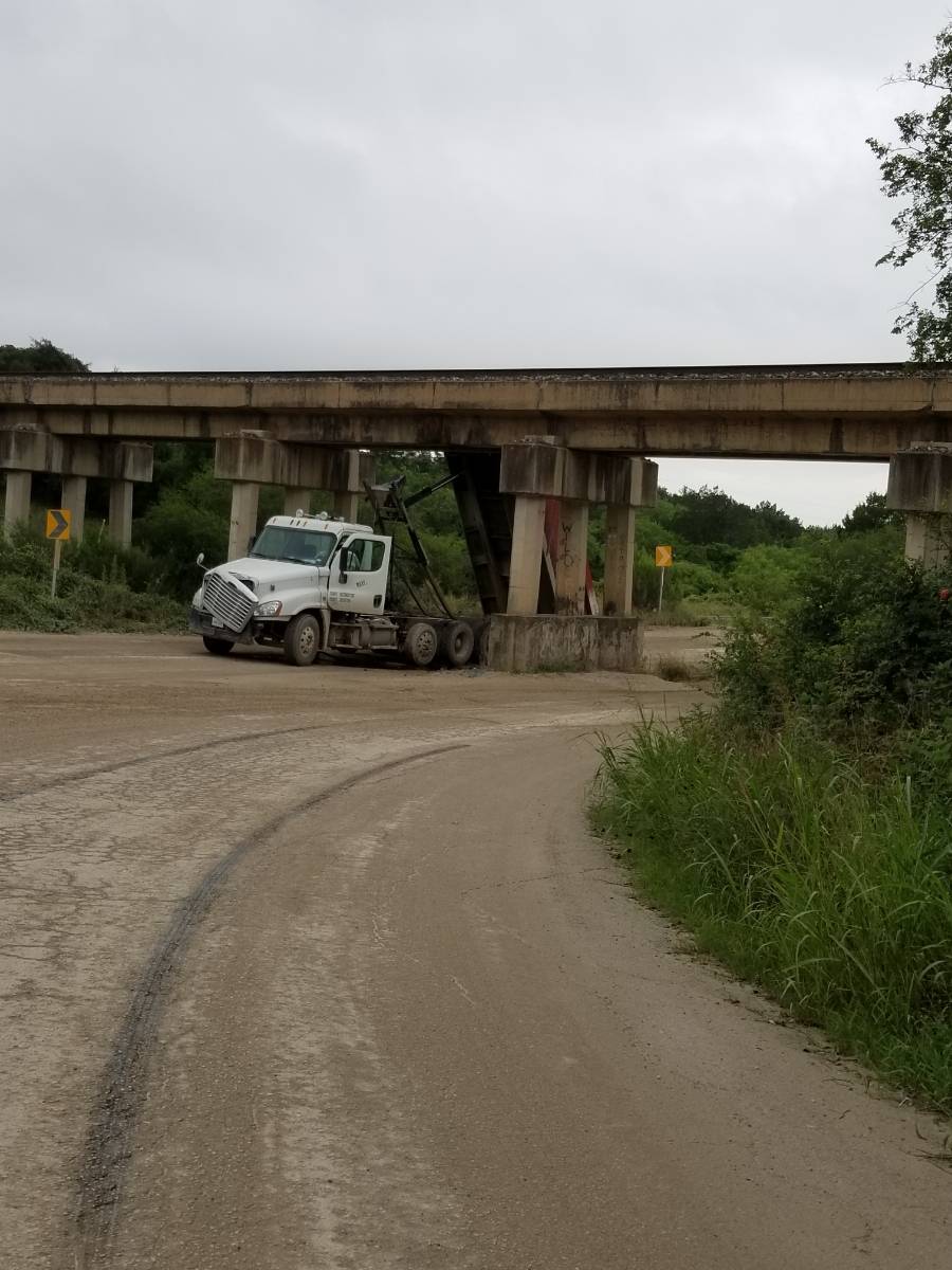 Head down, trailer up. | Scrolller