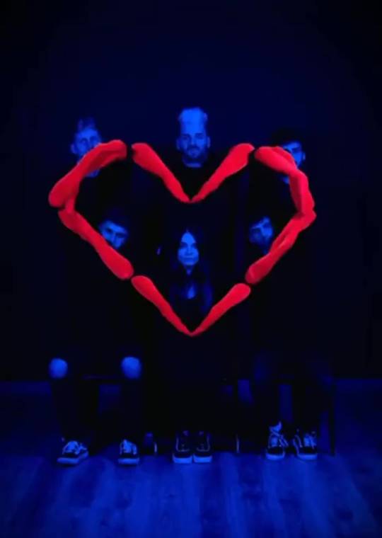 Heart in the dark | Scrolller