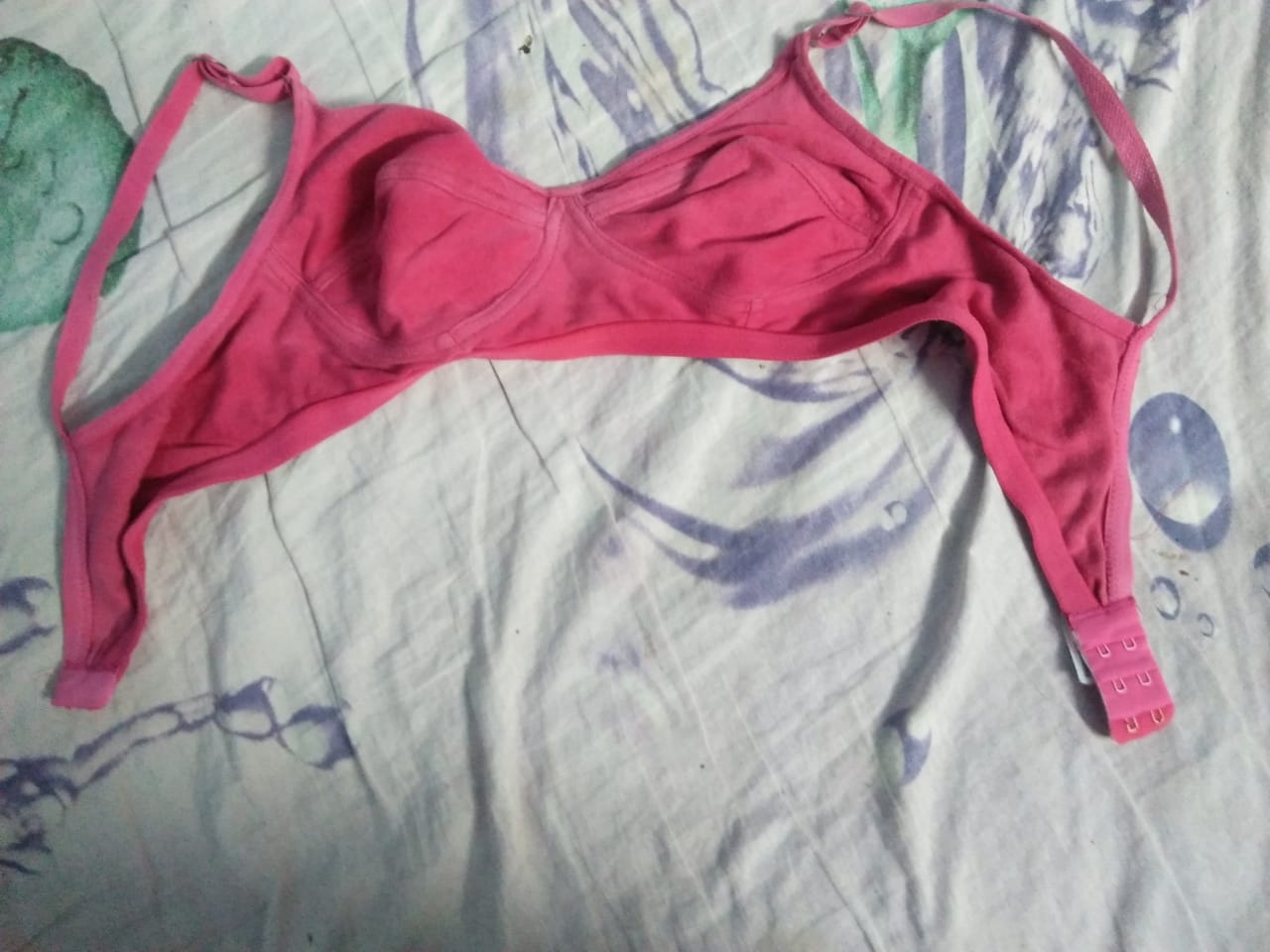 Heavily used bra, even color is fainted | Scrolller