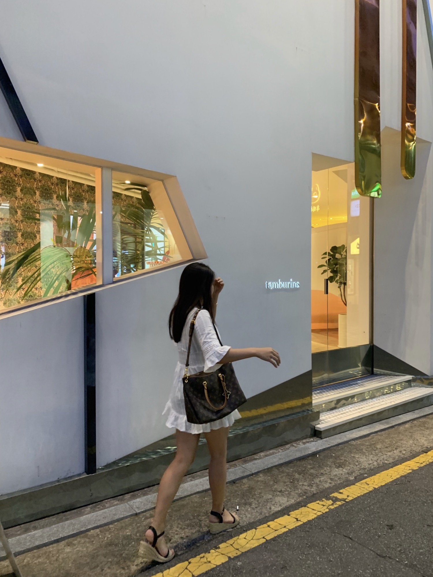 Heels popping out | Scrolller