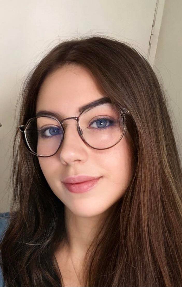 Hehe hi there ☺️ | Scrolller