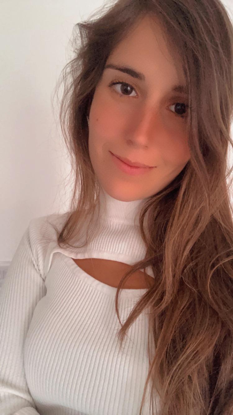 Hello 🤍 21F | Scrolller