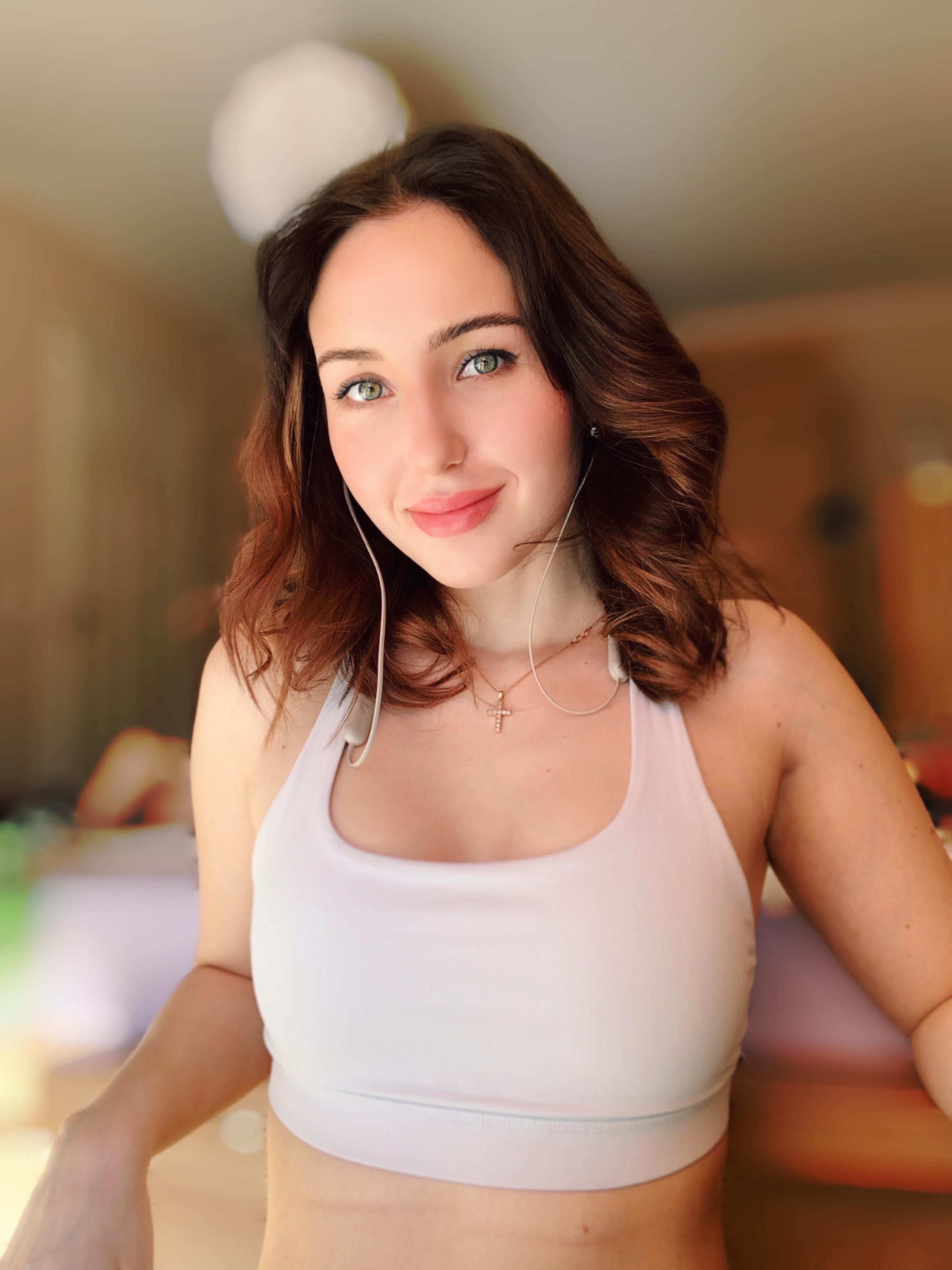 Hello! (25) | Scrolller