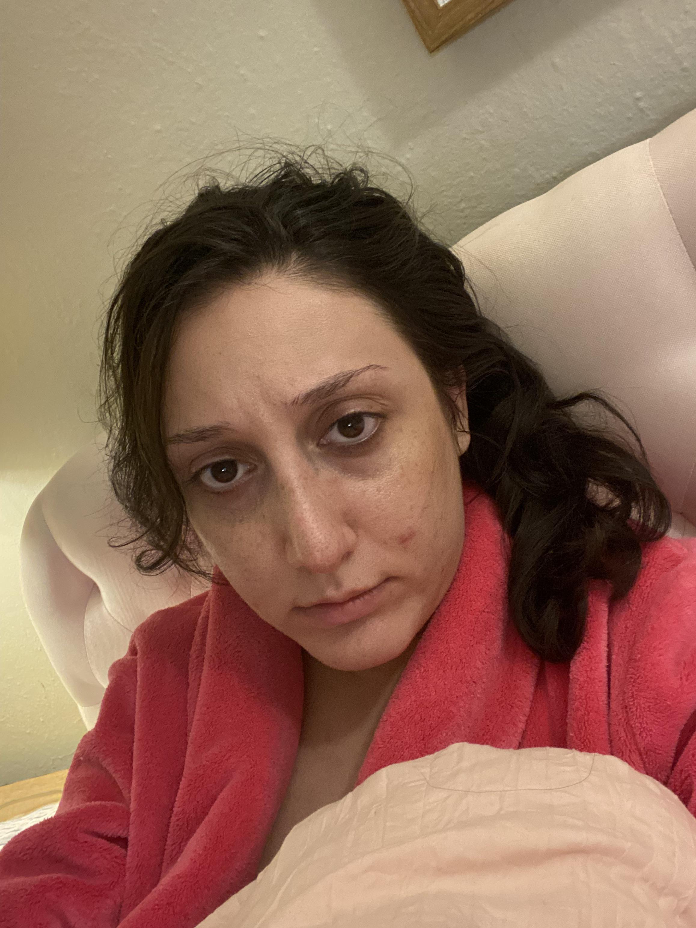 Hello (26f) | Scrolller