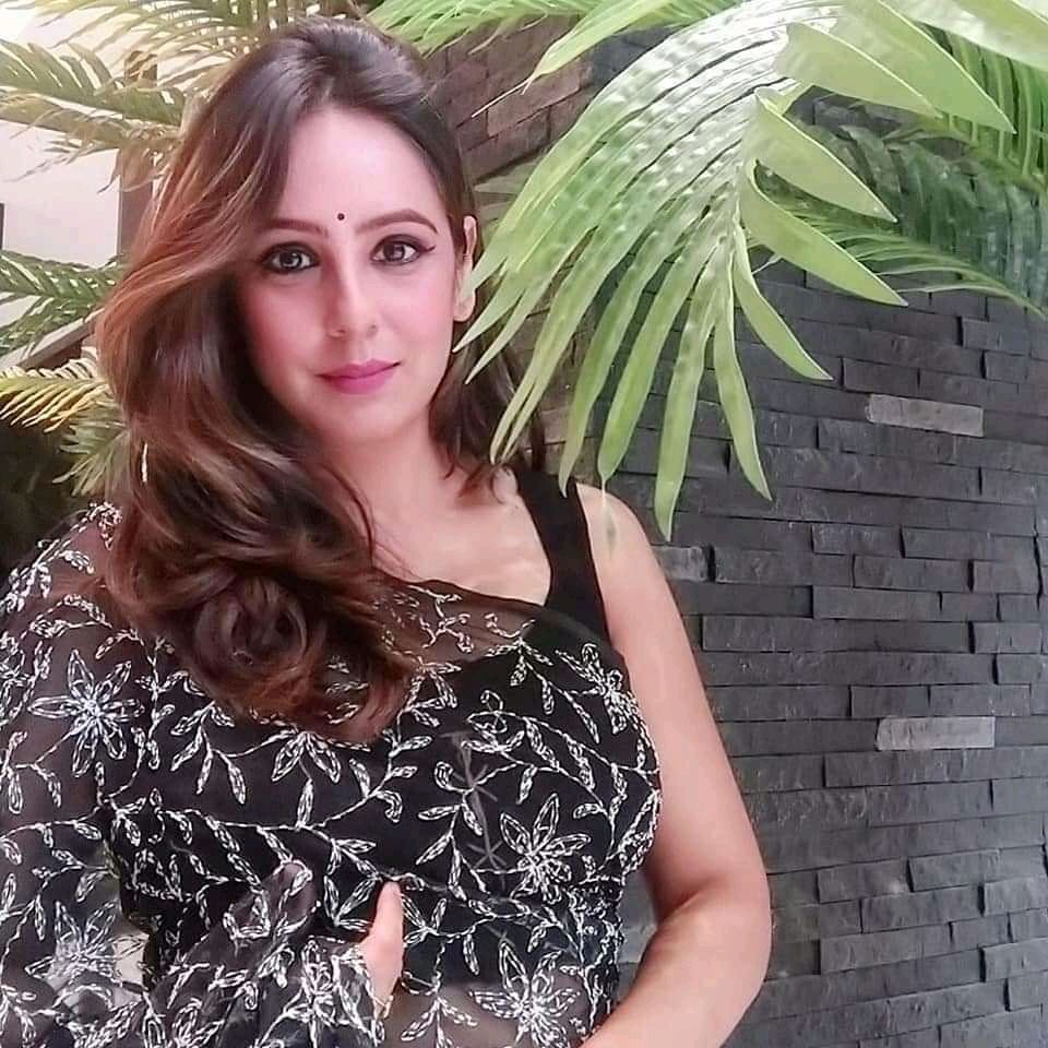 Hello bois 😏😉 | Scrolller