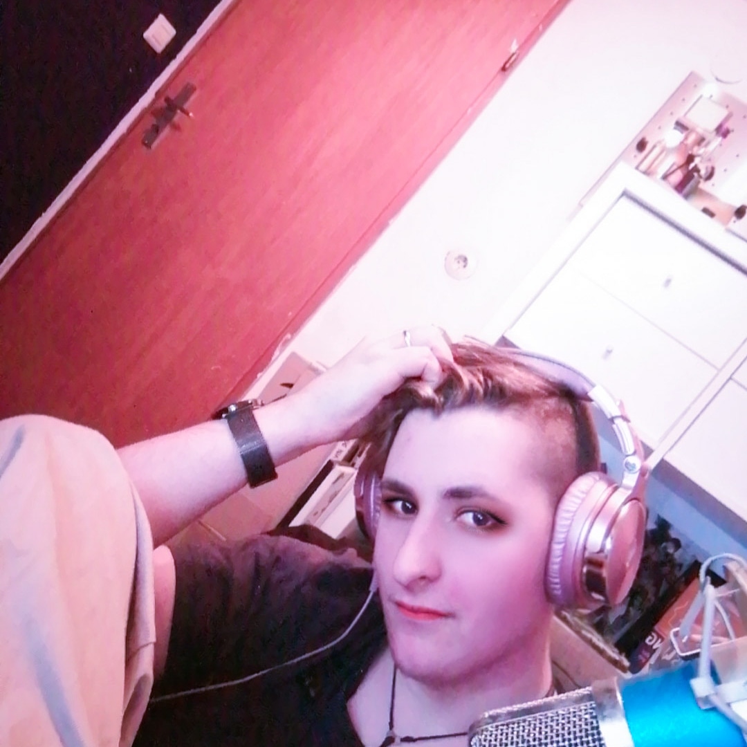 Hello everyone :3 | Scrolller