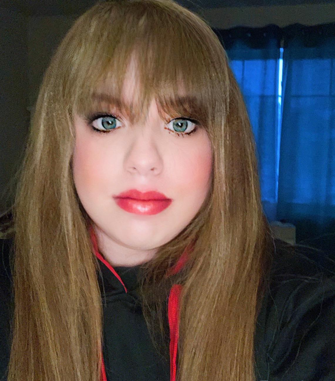 Hello everyone :) | Scrolller