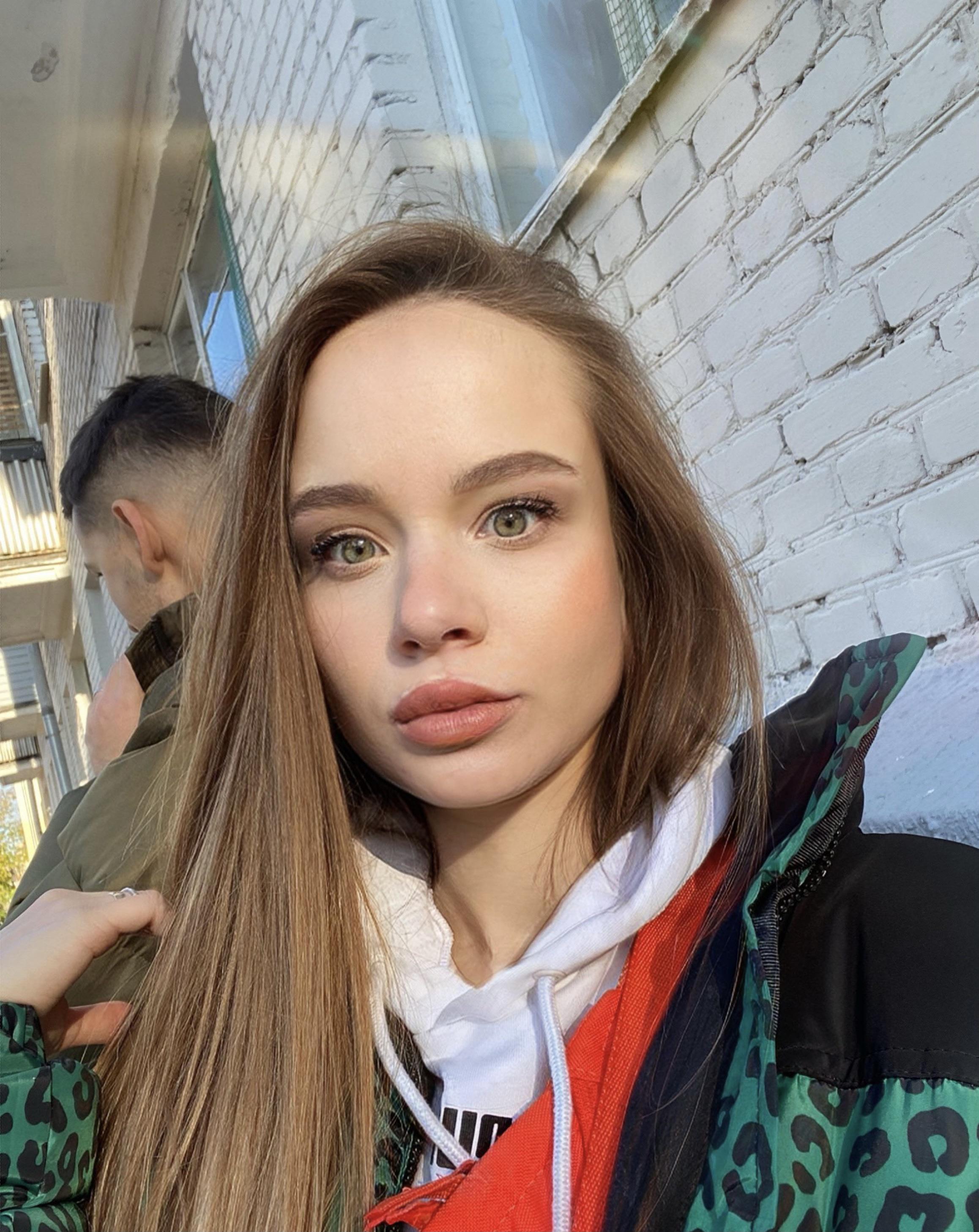 Hello everyone 👀😘 (f27) | Scrolller