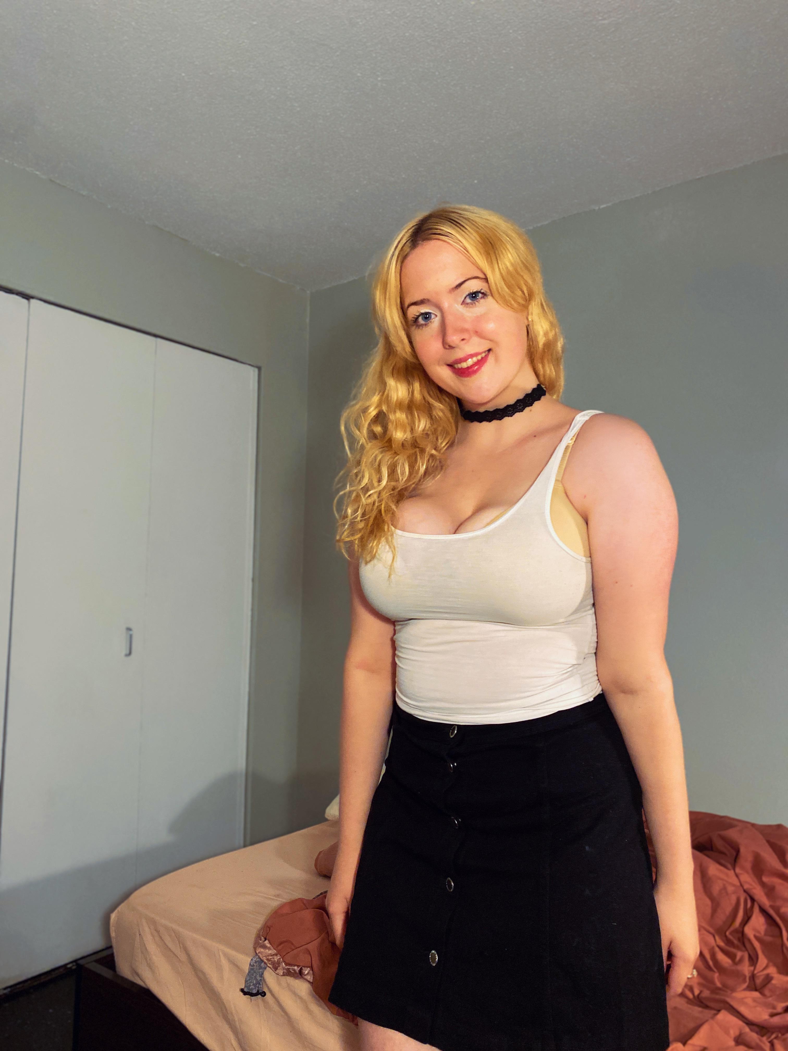 Hello ! 💖 (F21) | Scrolller