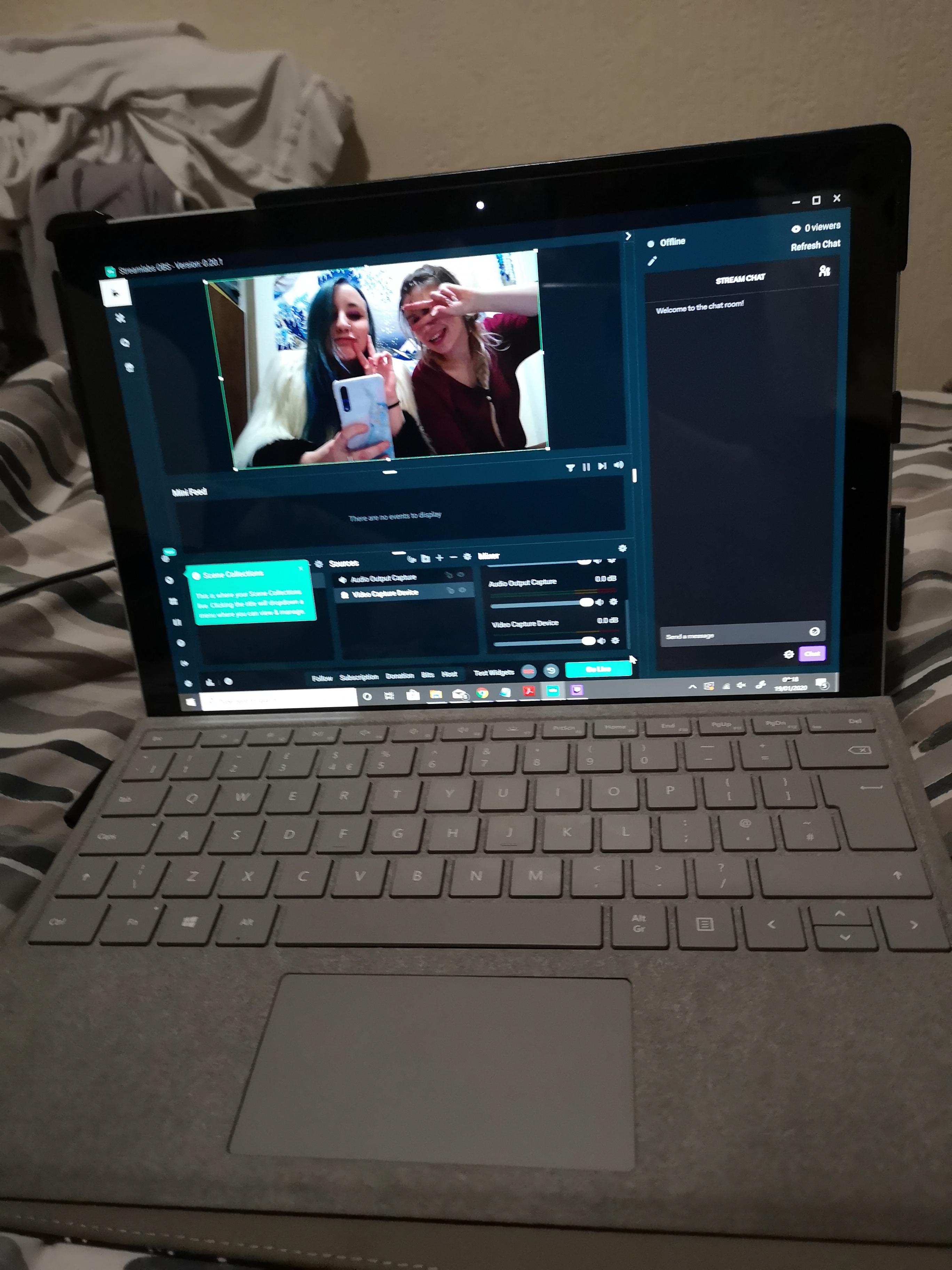 Hello viewers!!! We're live for Q&A fox_fun_facts | Scrolller