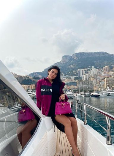 Hello World | Scrolller