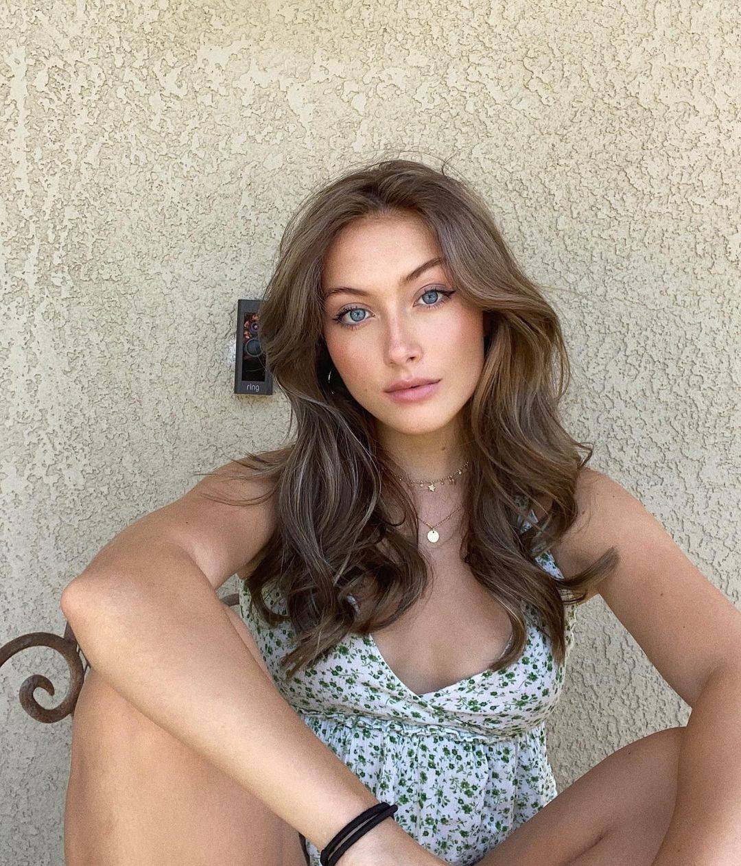 Heloise Hut [irtr] | Scrolller