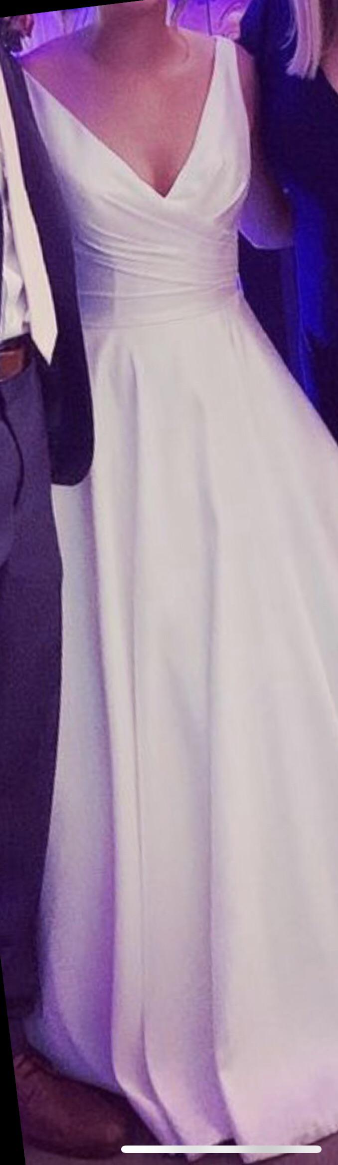 Help ID this dress! Love this simple and elegant style and look - links to similar also ...