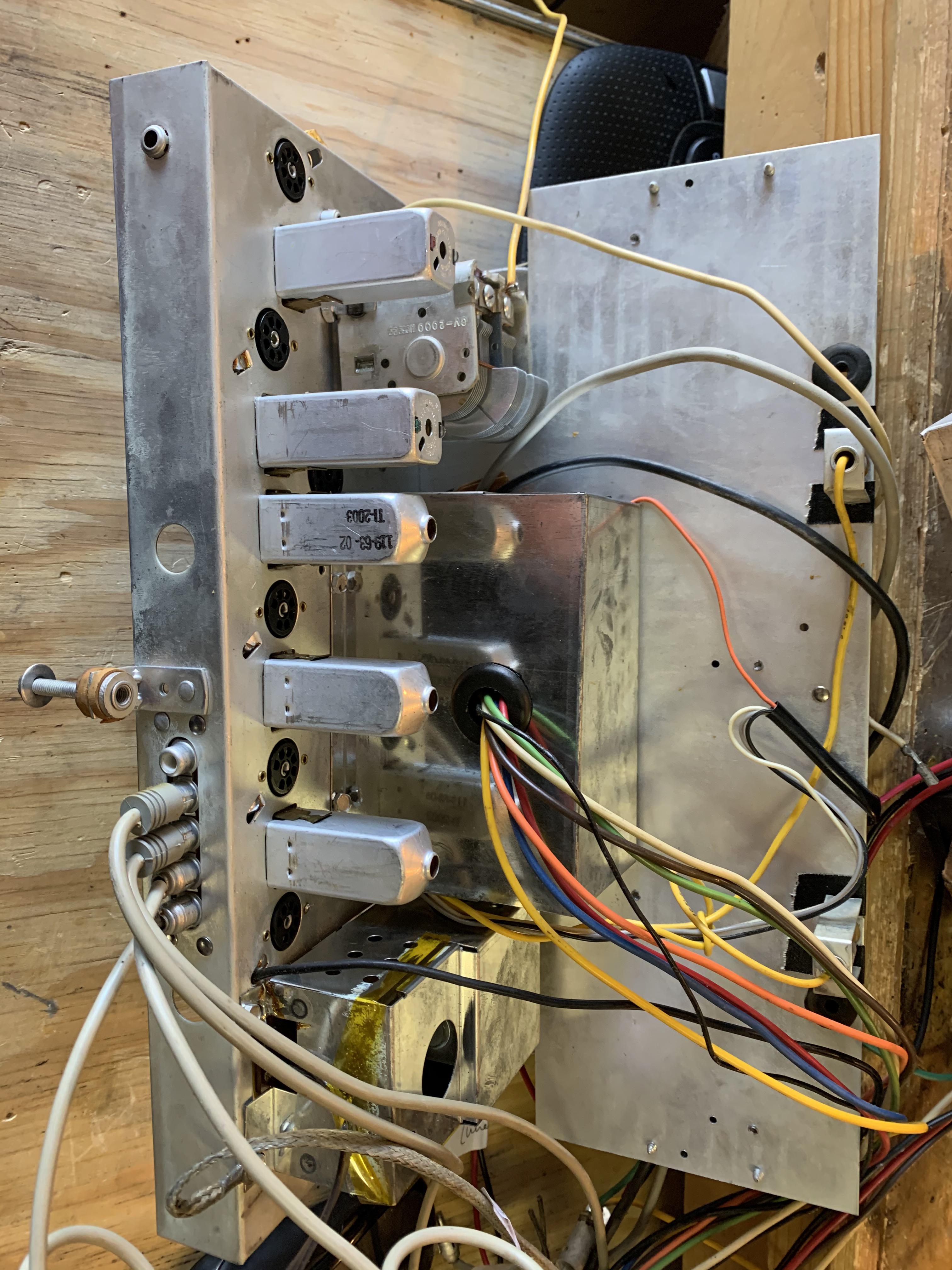 Help identifying a radio/source of schematic | Scrolller