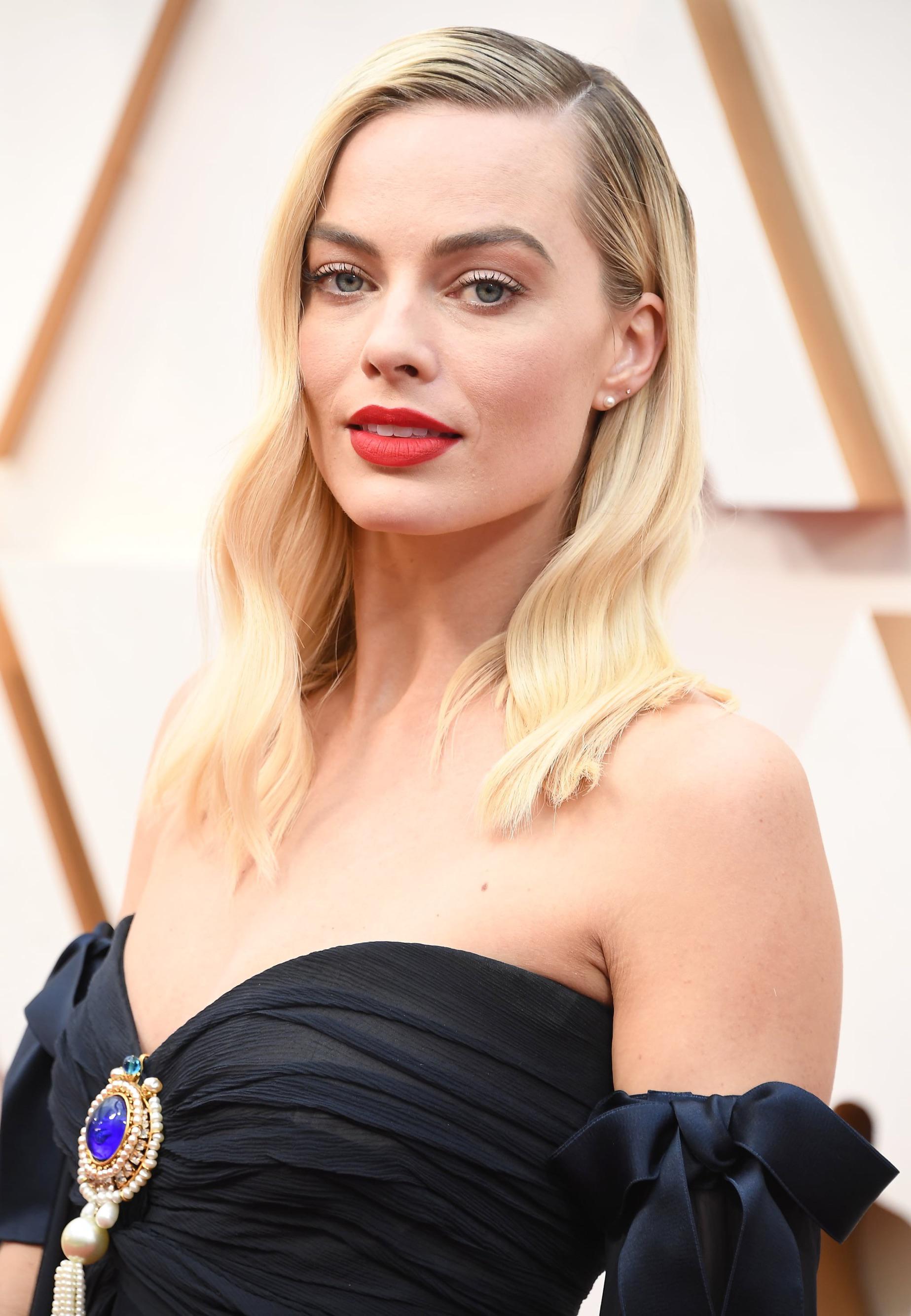 Help Me Cum To Goddess Margot Robbie Scrolller