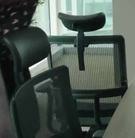 Help me identify this chair | Scrolller