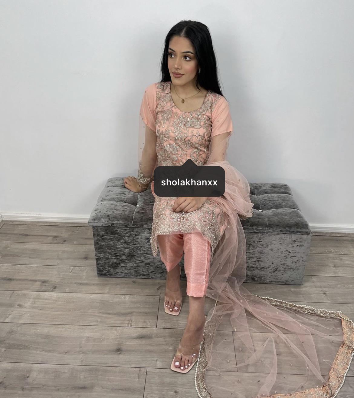 Her feet are soo nice😩 | Scrolller