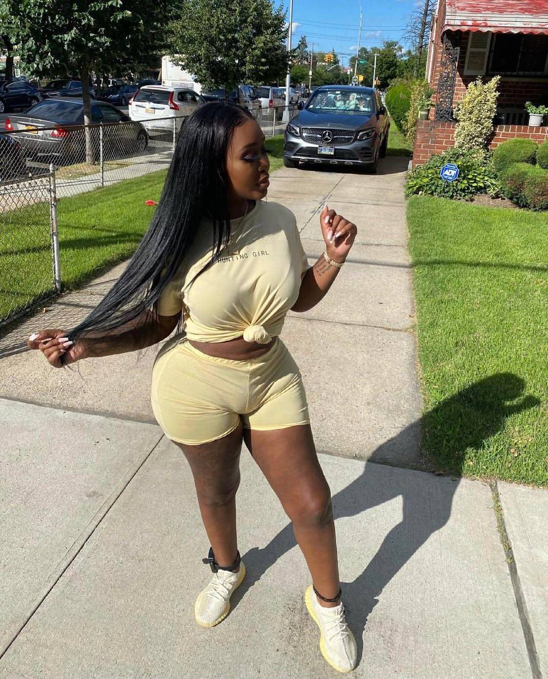 Her kitty dumb phat too 🤤😻 She need a flair (Star Brim) | Scrolller