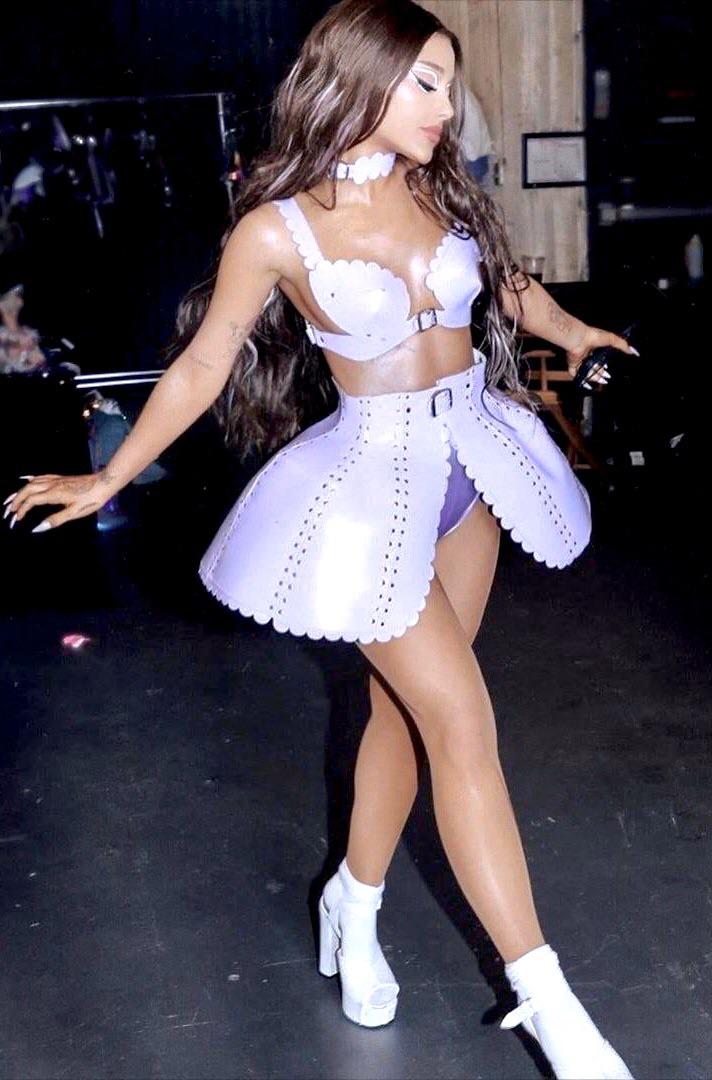 Her legs make me cum again and again | Scrolller