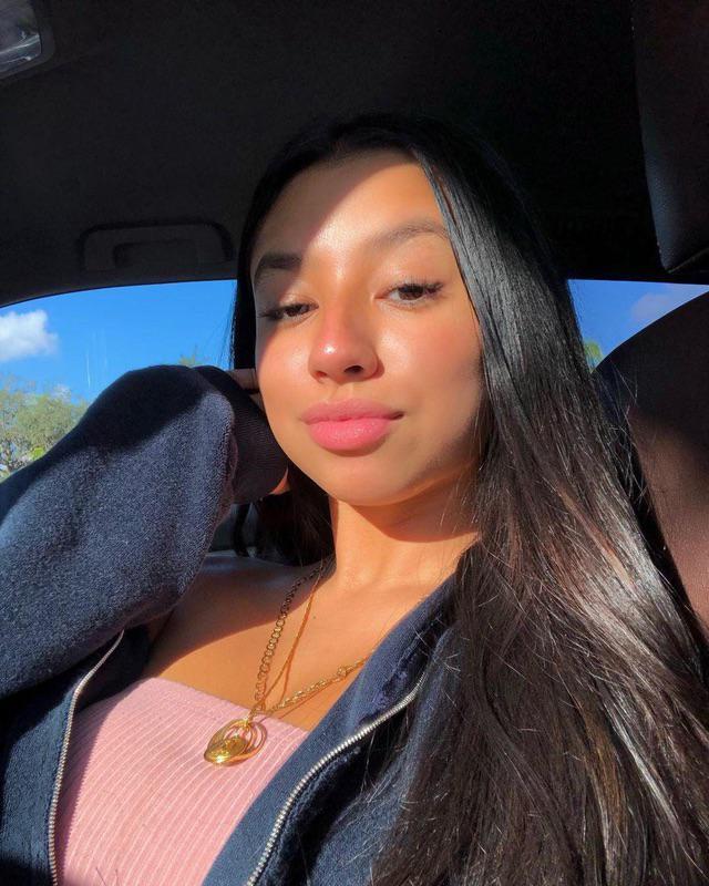 Her lips would look nice kissing my dick 👀 | Scrolller