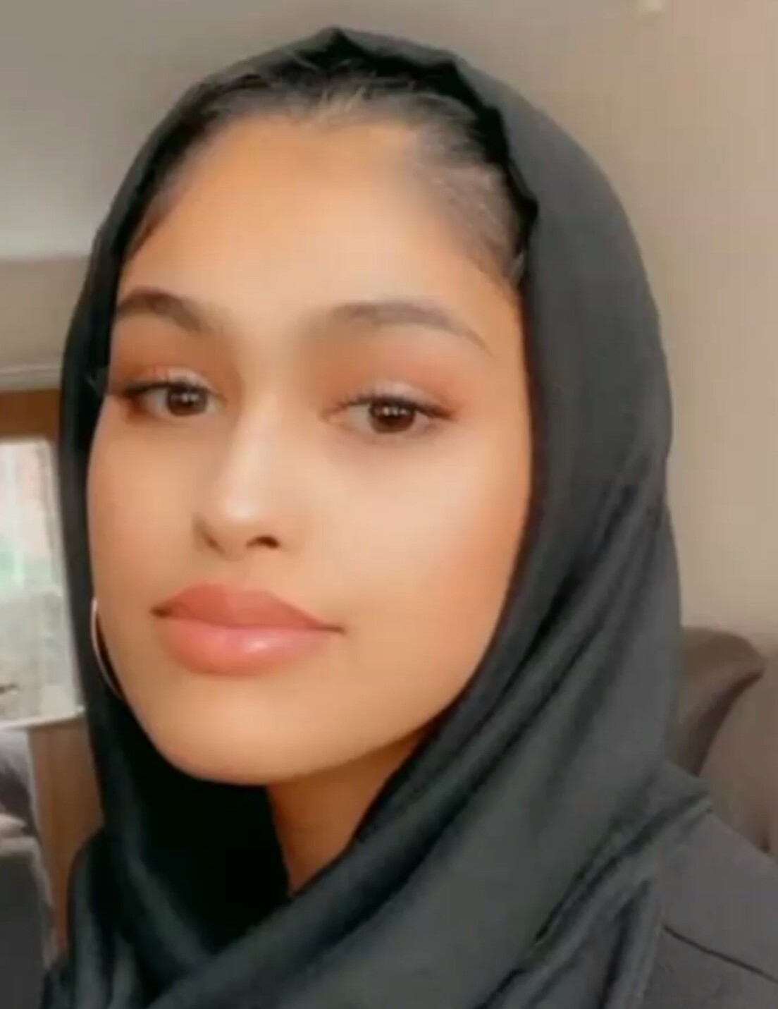 Her lips | Scrolller