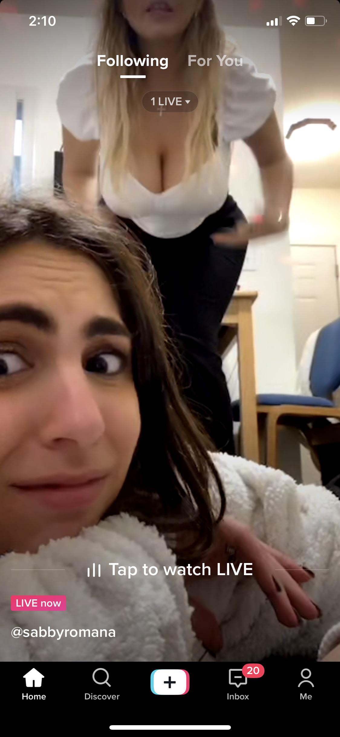 Her live | Scrolller