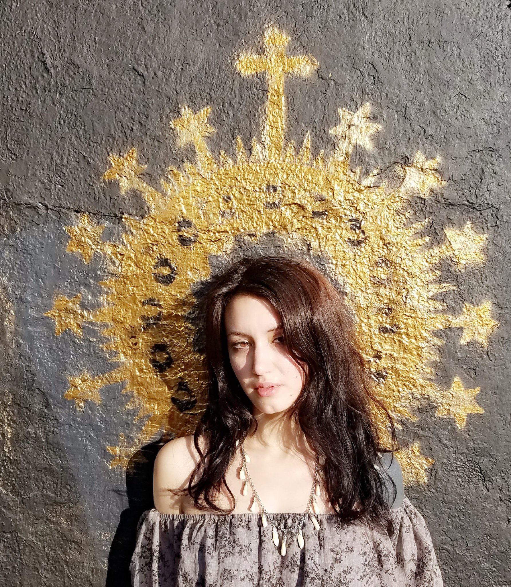 Her Radiance | Scrolller