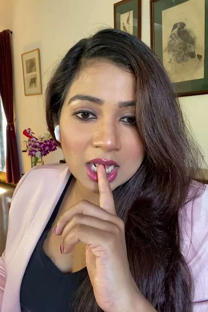 Her Reaction when she notice bulge in Britishers pant while chatting with him | Scrolller