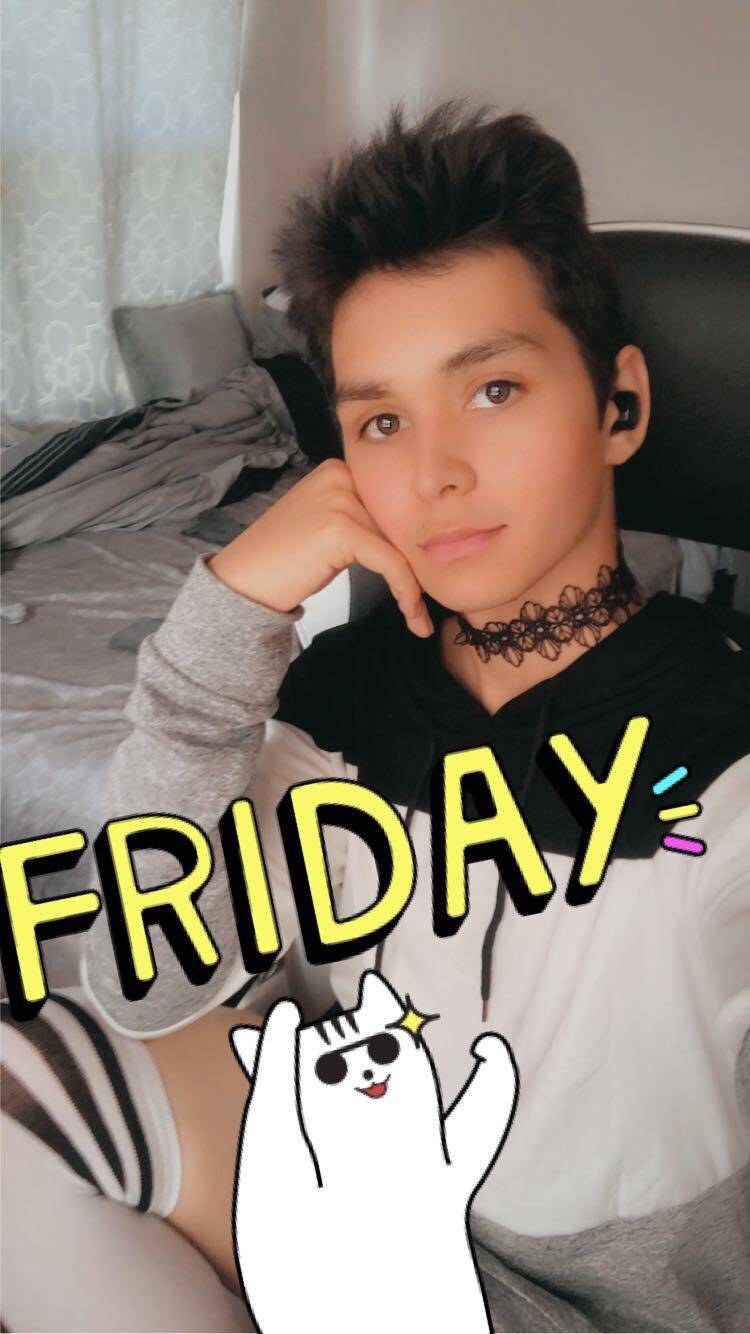 Here for da femboy Friday ️ | Scrolller