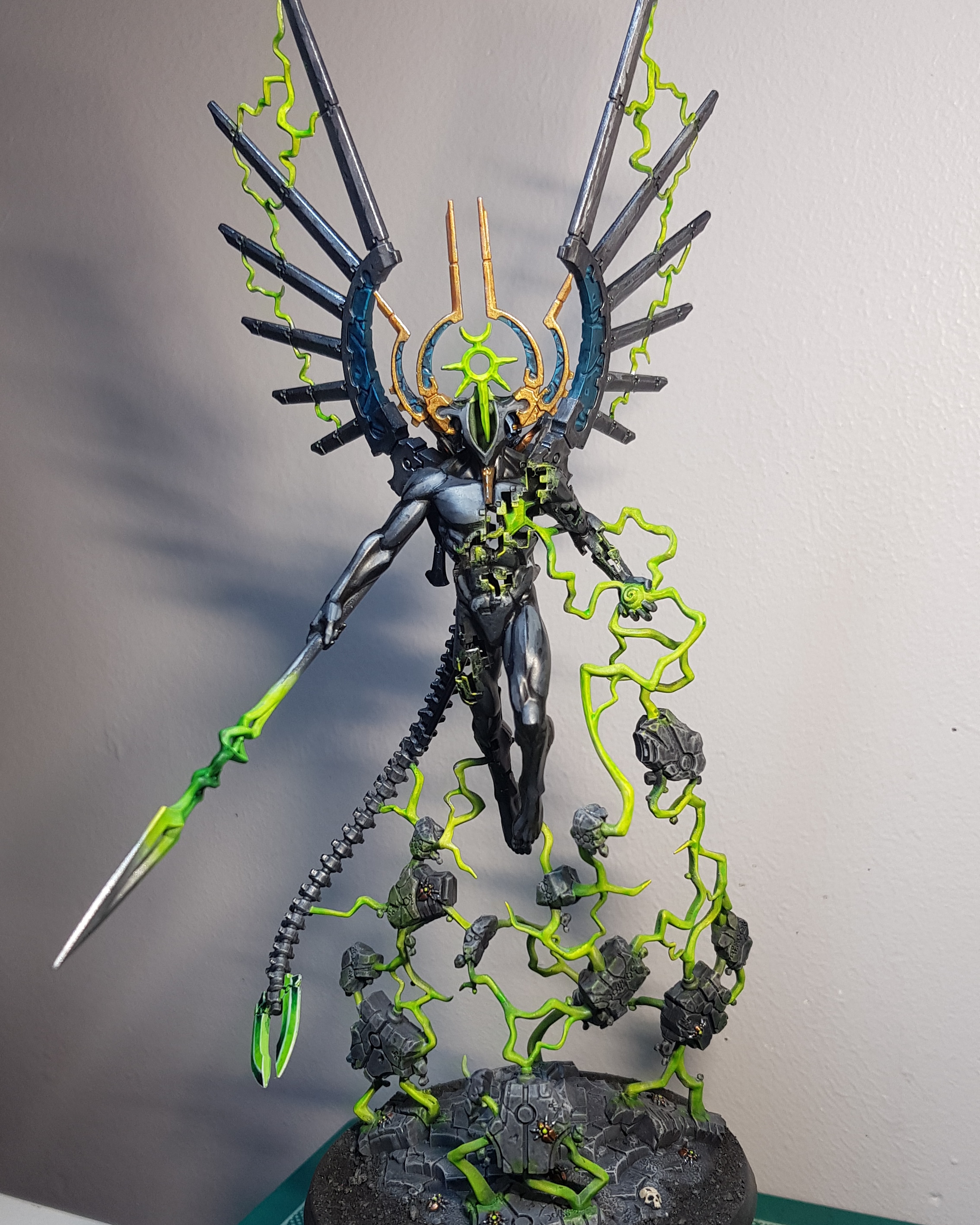 Here is my necron C'tan that I painted this weekend. First time painting black skin, or any ...