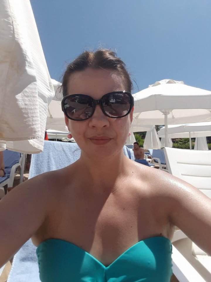 Here’s another one of my (19m) mom. What would you do to her | Scrolller